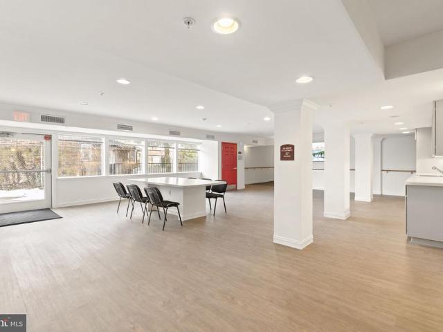 7040 Oxford Avenue # 322