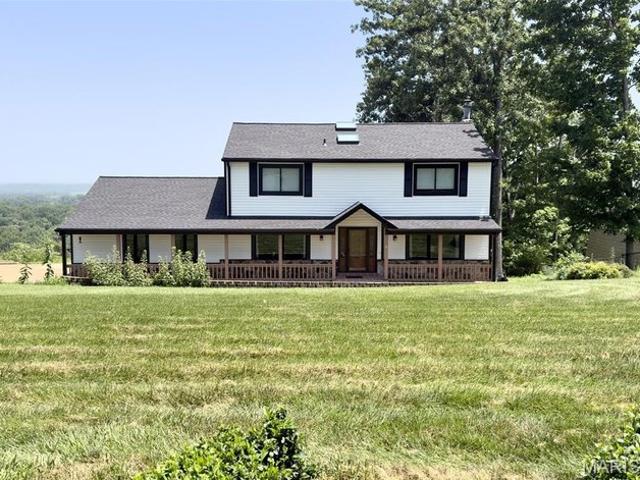 7040 Christopher Dr, Saint Louis, MO 63129