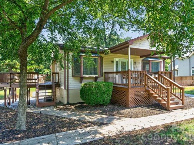 7040 Pear Tree Rd, Charlotte, NC 28216