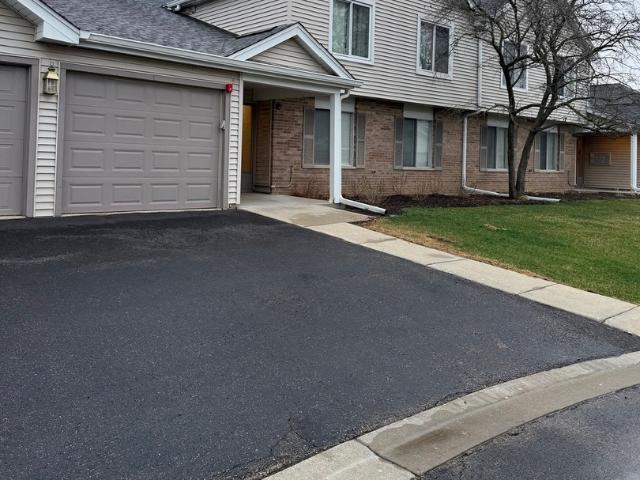 7040 Remington Ct, Unit 204, Woodridge, IL 60517 | MLS #12610 | Compass