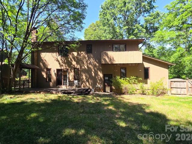 7040 Summer Pl, Charlotte, NC 28213