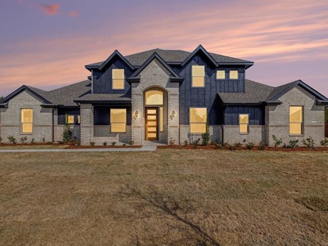 7041 Champion Rd, Midlothian, TX 76065