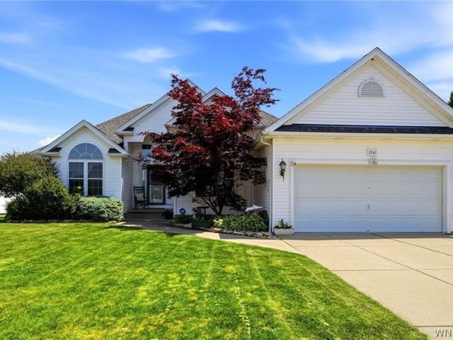 7041 Rock Dove Ln, Niagara Falls, NY 14304