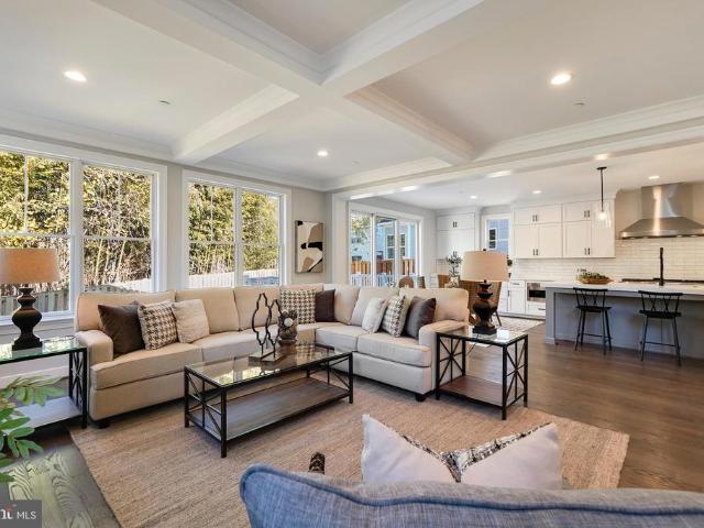 7042 Williamsburg Boulevard