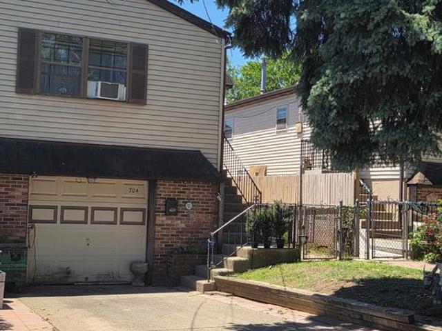 704 00 Princeton Avenue