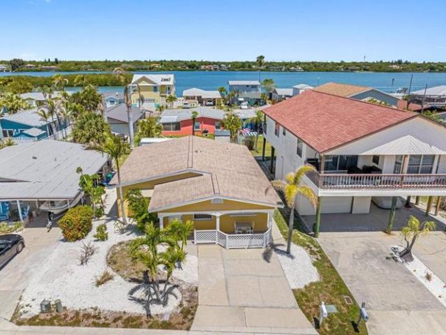 704 180th Ave E, Redington Shores, FL 33708