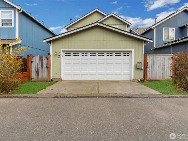 704 29th Avenue SE
