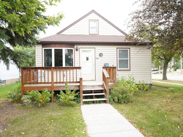 704 2nd Ave SW, Jamestown, ND 58401