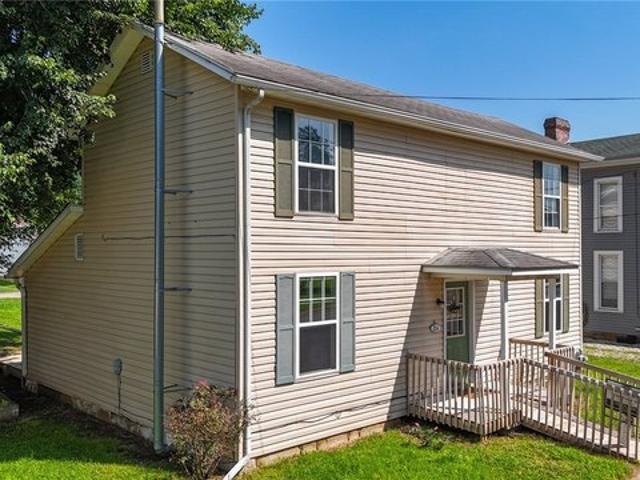704 2nd St, New Matamoras, OH 45750