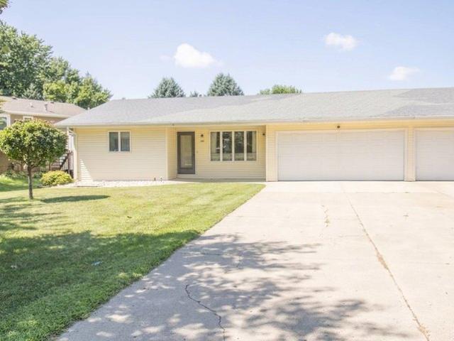 704 4th St NW, Orange City, IA 51041