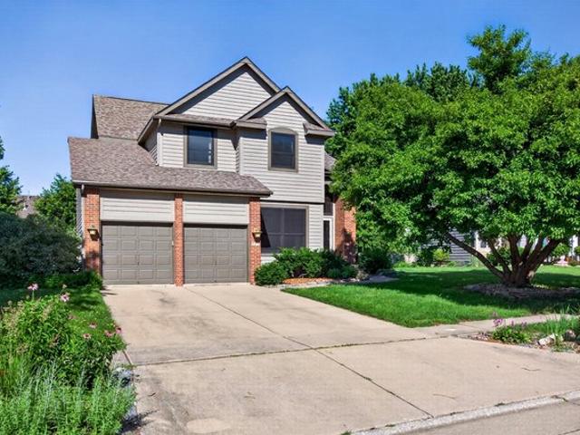704 76th St, West Des Moines, IA 50266