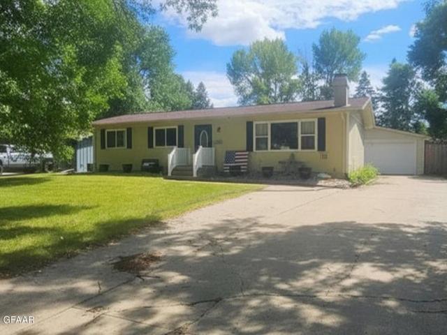 704 8th St SE, East Grand Forks, MN 56721