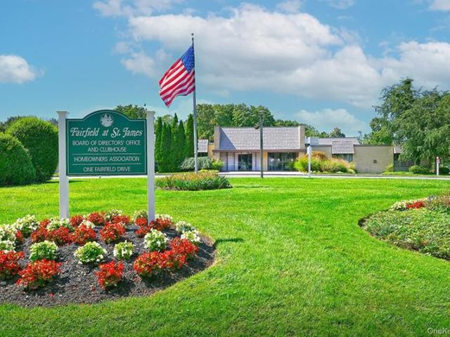 704 Cabot Ct W, Saint James, NY 11780