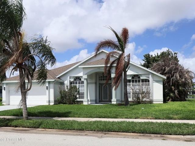 704 Carriage Hill Rd, Melbourne, FL 32940