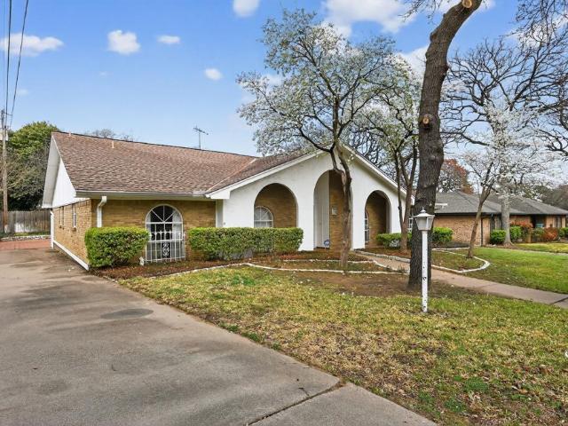 704 Castlewood Ln, Arlington, TX 76012 | MLS #21204 | Compass