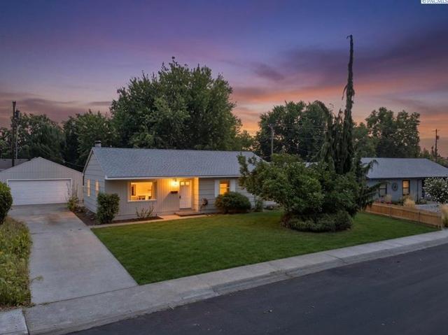 704 Cedar Ave, Richland, WA 99352