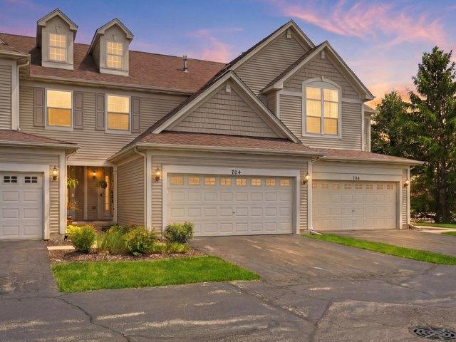 704 Amherst Dr, Sycamore, IL 60178