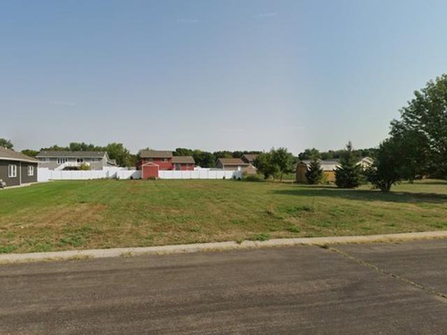 704 Andrew St, Marshall, MN 56258