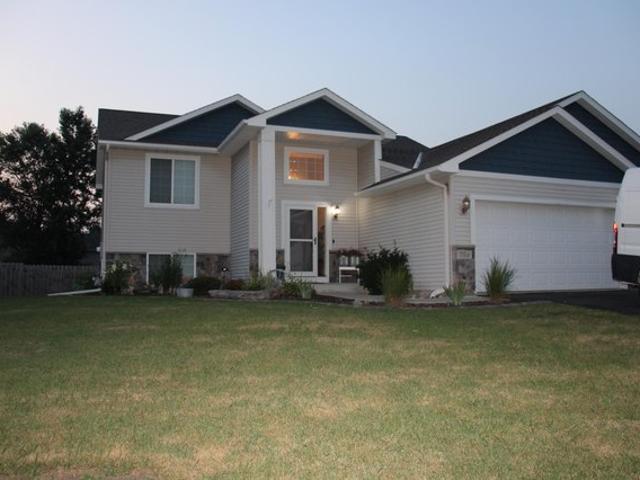 704 Bremen Cir, Waverly, MN 55390