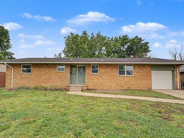704 Brentwood Dr, Bartlesville, OK 74003