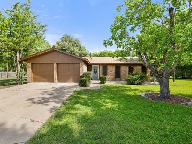 704 Brookwood Cir, Taylor, TX 76574