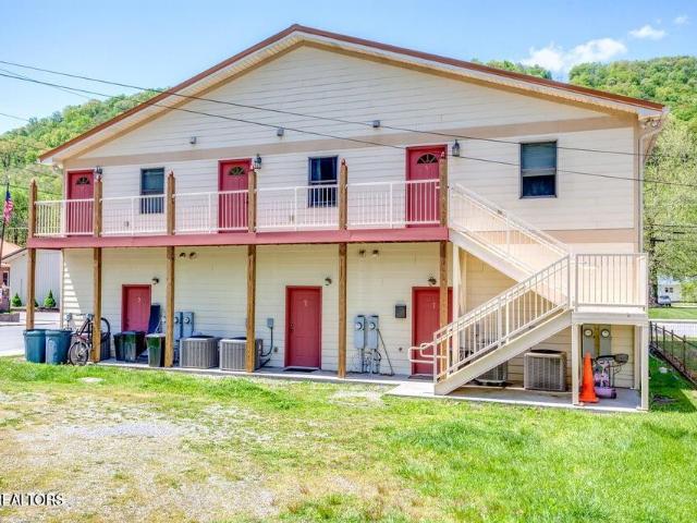 704 Brooklyn St 4
