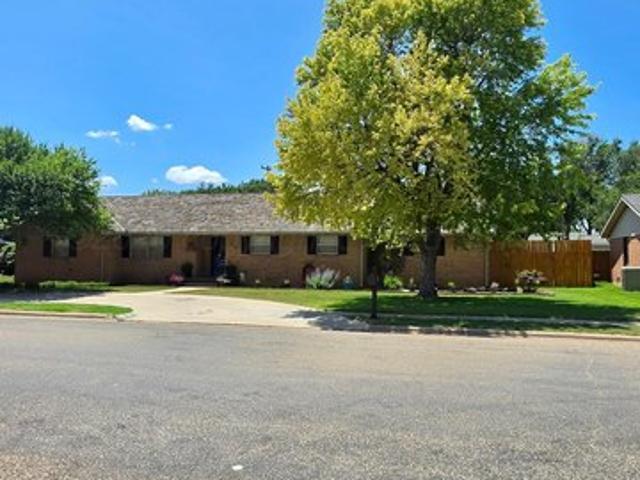704 Gibner Dr, Spearman, TX 79081