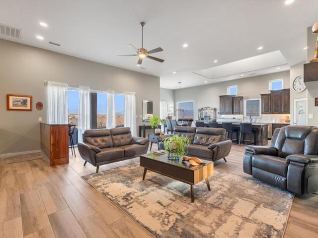 704 Gregg Rd NE, Rio Rancho, NM 87124