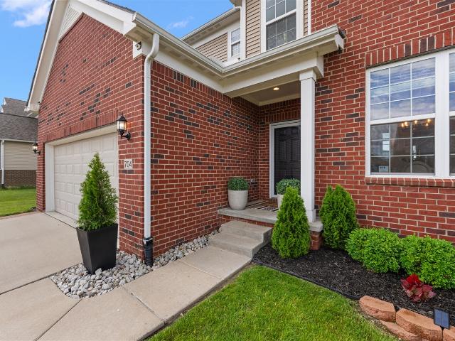 704 Groveland Circle