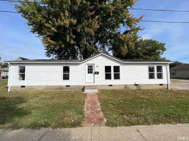 704 E First St, Huntingburg, IN 47542