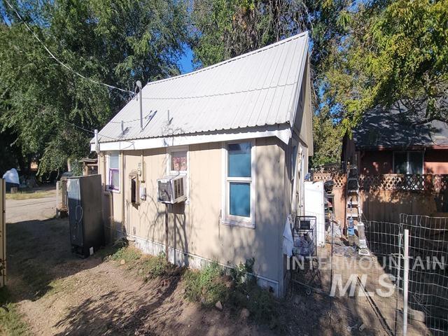 704 E Grove Ave