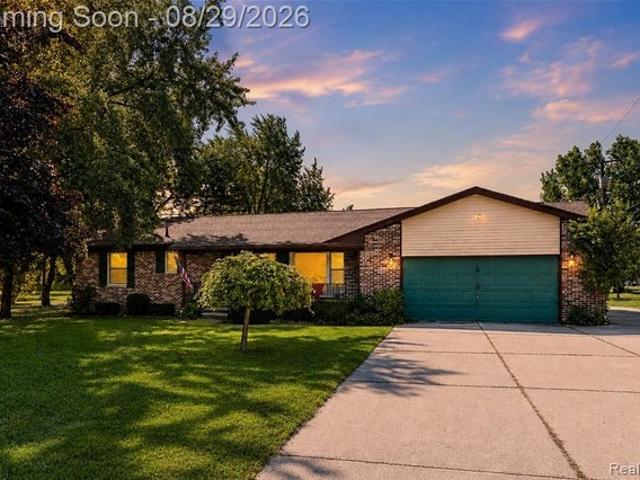 704 E Lovell Dr, Troy, MI 48085