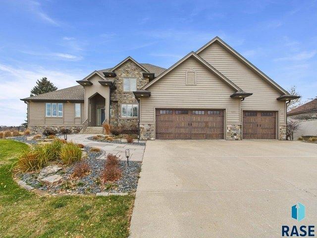704 E St Andrews Dr, Sioux Falls, SD 57108