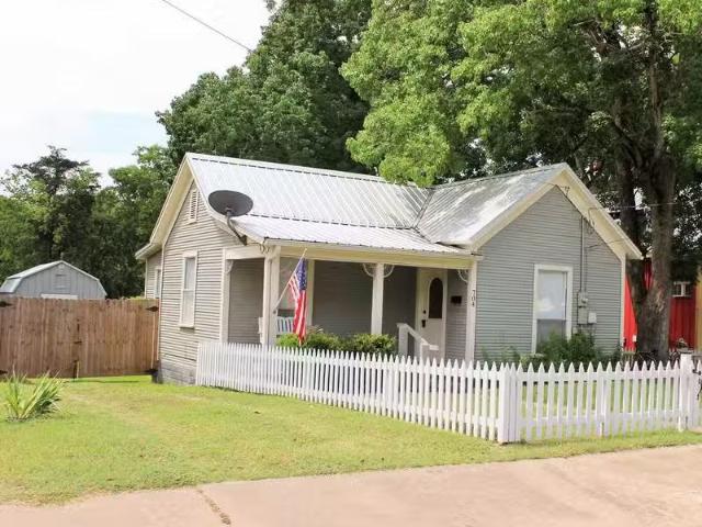 704 East Academy Street 1 704 E Academy St