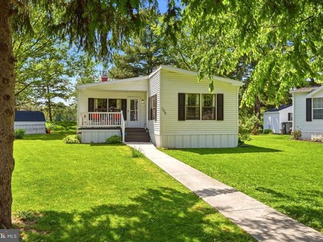 704 Fallon Dr, Lancaster, PA 17601