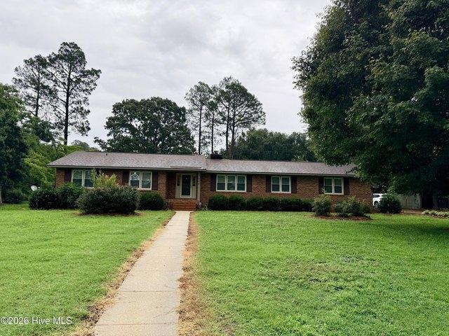 704 Highland Dr, Laurinburg, NC 28352