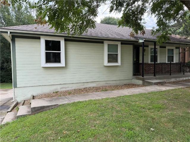 704 Hillcrest Street