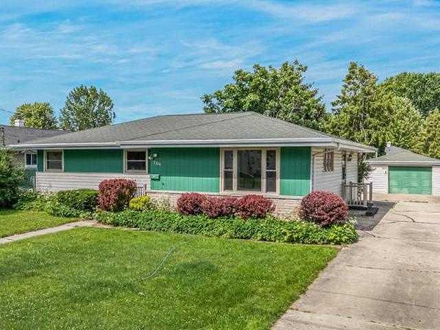704 John St, Menasha, WI 54952