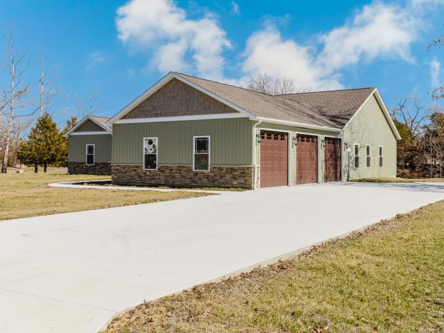 704 Jonathan Lane