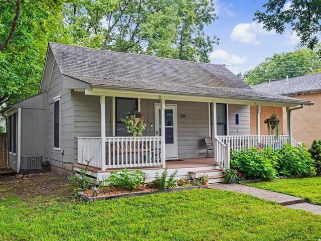 704 Locust St, Lawrence, KS 66044