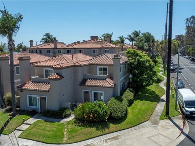 704 Lake St Apt 61, Huntington Beach, CA 92648