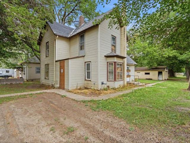 704 Montana Ave, Hurley, SD 57036