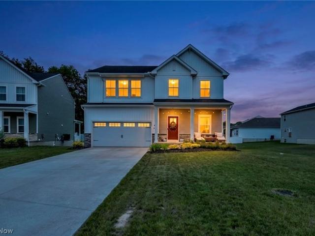 704 Maple Hollow Ct, Elyria, OH 44035