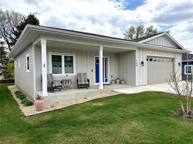 704 Maple Pl, Northfield, MN 55057
