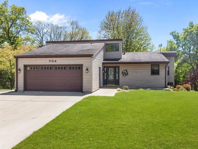 704 Miller Lane Ct, Kaukauna, WI 54130