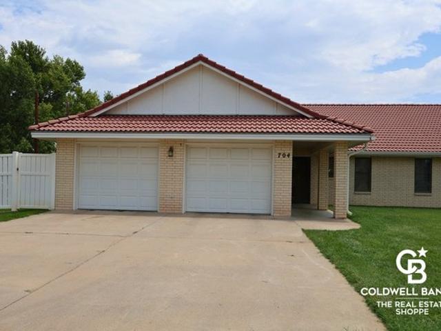 704 N Anderson St, Garden City, KS 67846