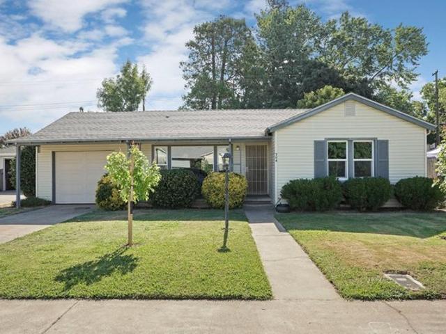 704 N Crescent Ave, Lodi, CA 95240