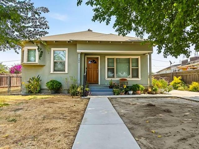 704 N Divisadero St, Visalia, CA 93291