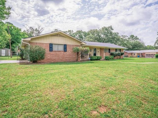 704 N Holly St, Overton, TX 75684
