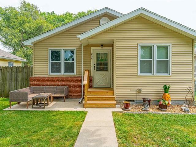 704 N Madison St, Lincoln, IL 62656